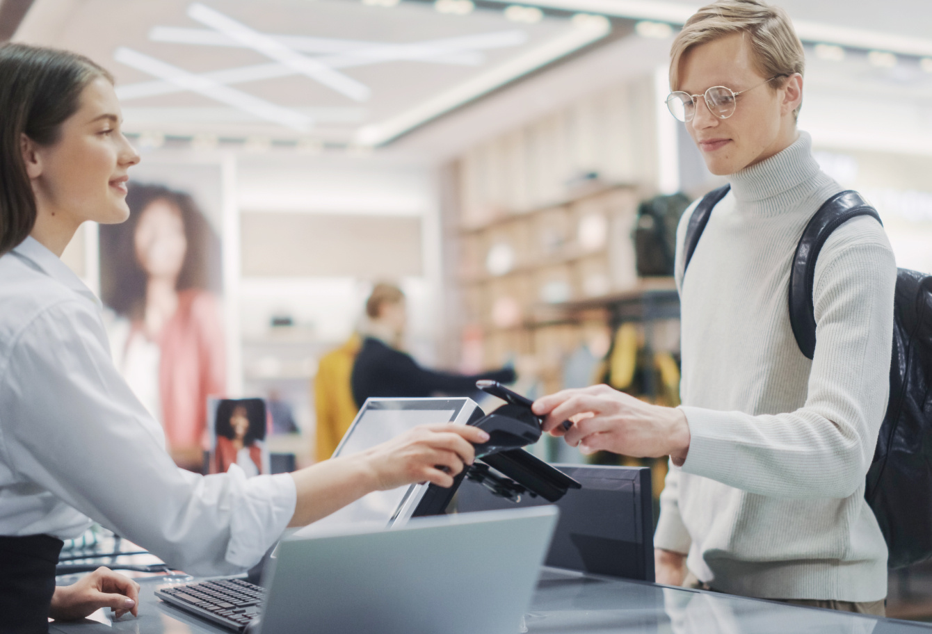 Evolving CX: The challenges of achieving customer loyalty in a digital age Evolving CX: The challenges of achieving customer loyalty in a digital age
